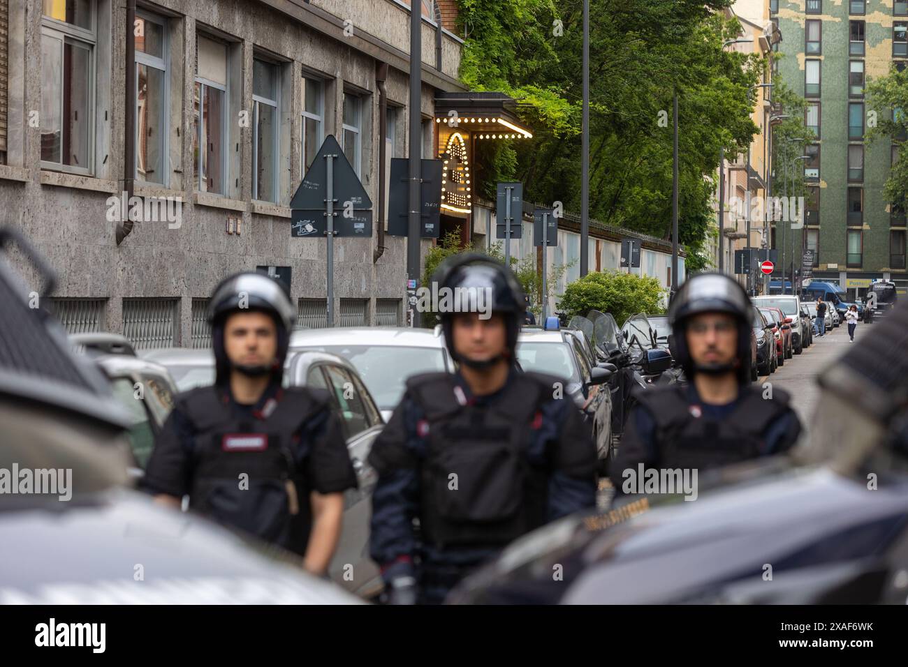 Milano, Italia. 06th June, 2024. Presidio Antisionista fuori dal Teatro ...