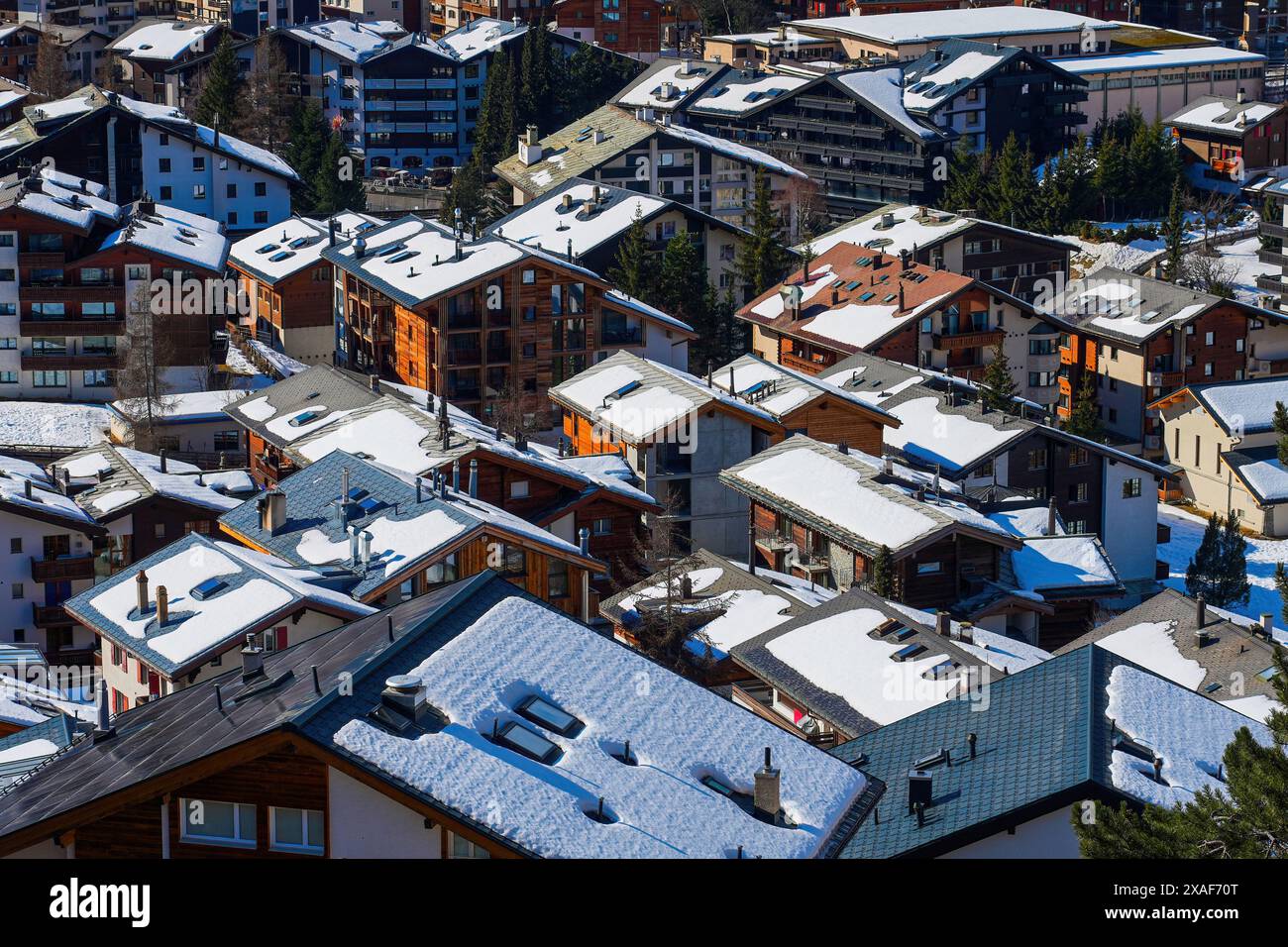 Snow-covered rooftops of Zermatt in the Swiss Alps in winter - Idyllic ...