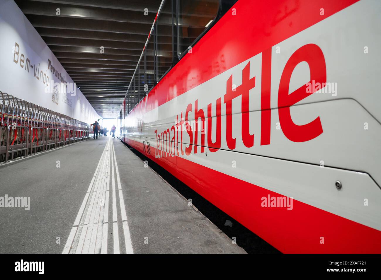 Shuttle logo hi-res stock photography and images - Alamy