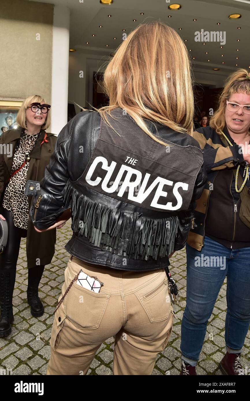 PhotoCall THE BIKERIDERS DIe MotorradGang von CURVERS mit Mottorrädern ...