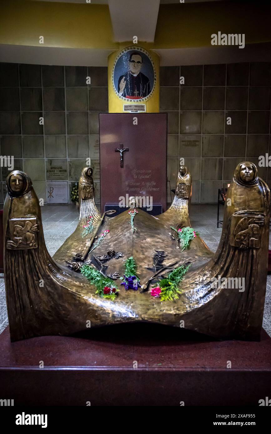 Tomb of Archbishop Óscar Romero, assassinated in 1980, Metropolitan ...