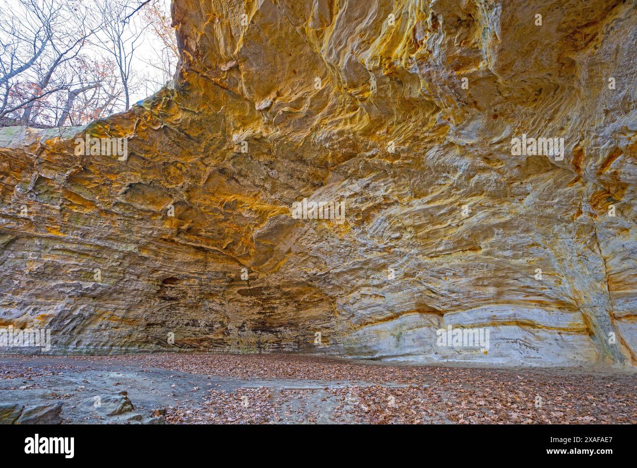 Dramatic Colors in an Overhanging Cave in Council Overhang in Starved ...