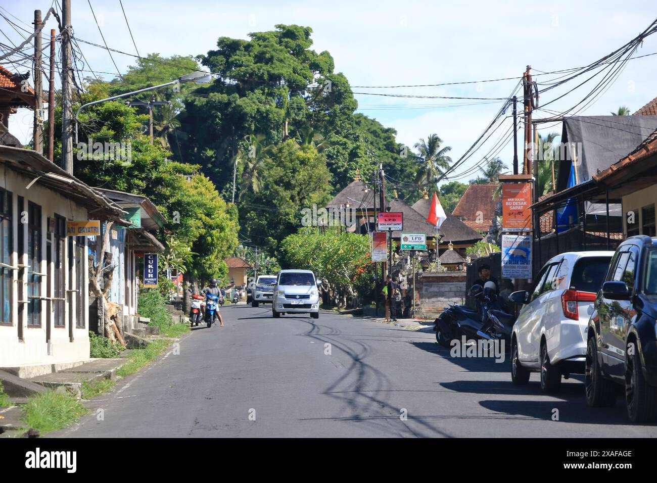 Ubud busy road hi-res stock photography and images - Alamy