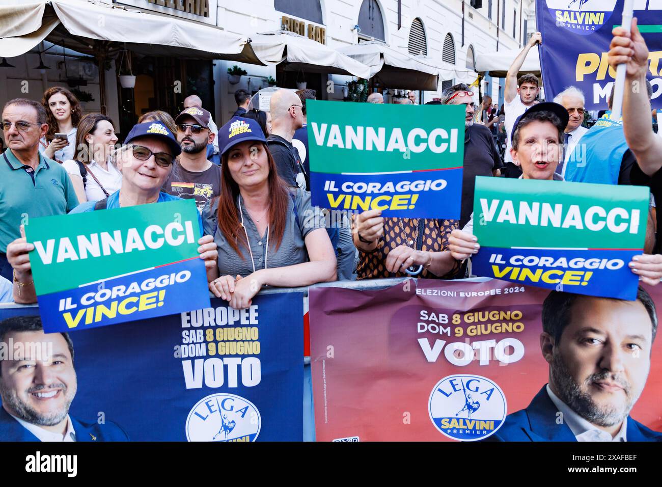 Sostenitori lega hi-res stock photography and images - Alamy