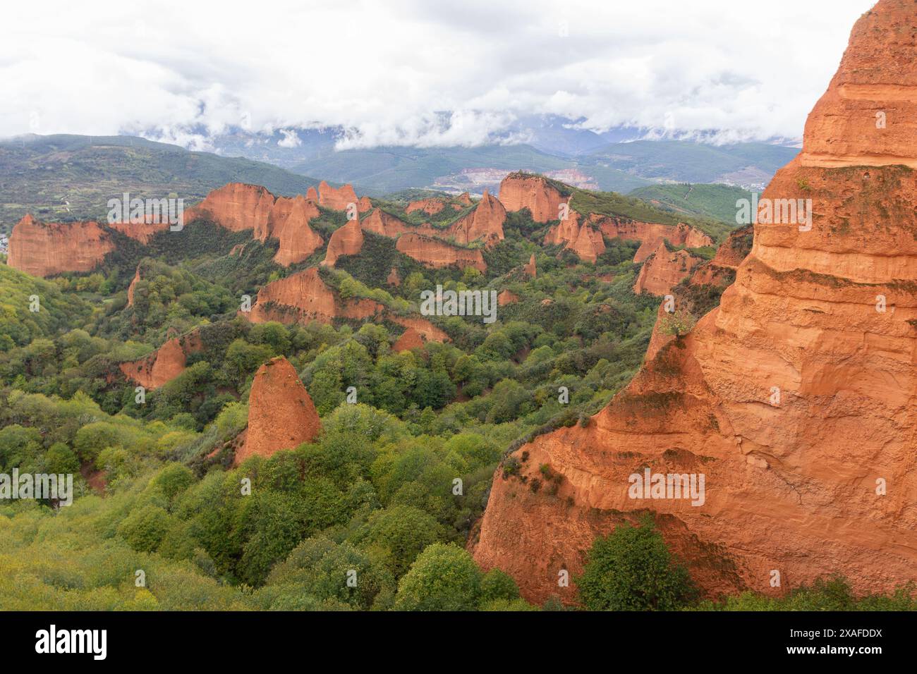 Spanish desert landforms of Las Médulas ancient Roman mining site red ...