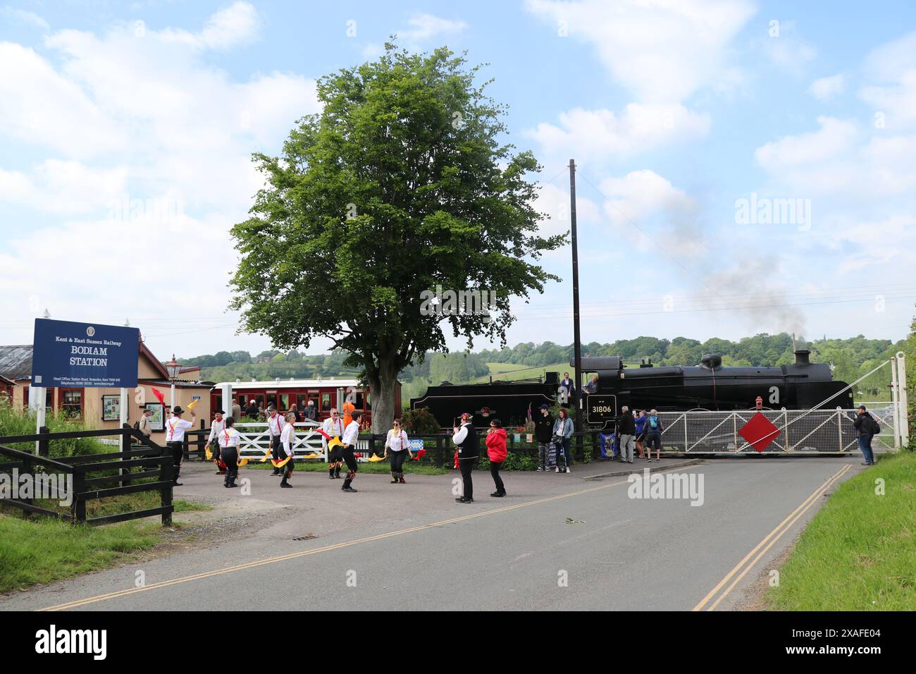 A KENT & EAST SUSSEX RAILWAY STEAM TRAIN AT NORTHIAM PASSING MORRIS ...