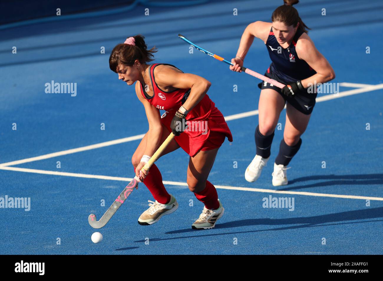 United States' Meredith Sholder controls the ball during the FIH Hockey ...