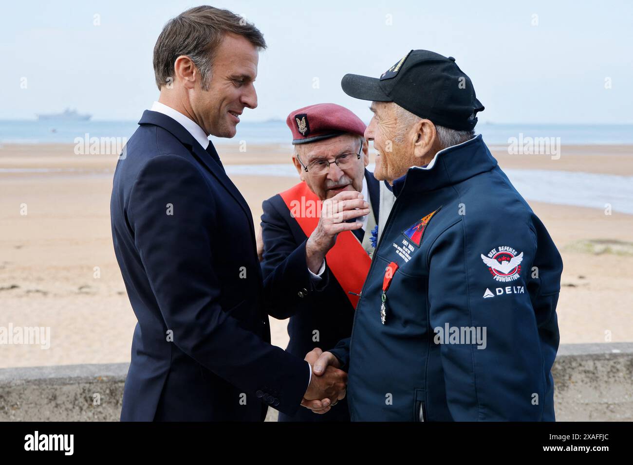 France's President Emmanuel Macron (L) meets with US WWII veteran Andy ...