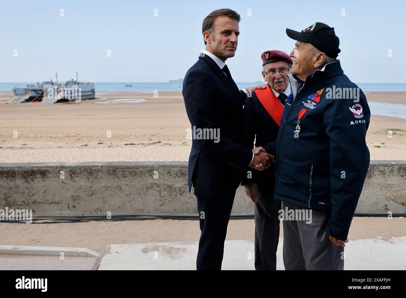 France's President Emmanuel Macron (L) meets with US WWII veteran Andy ...