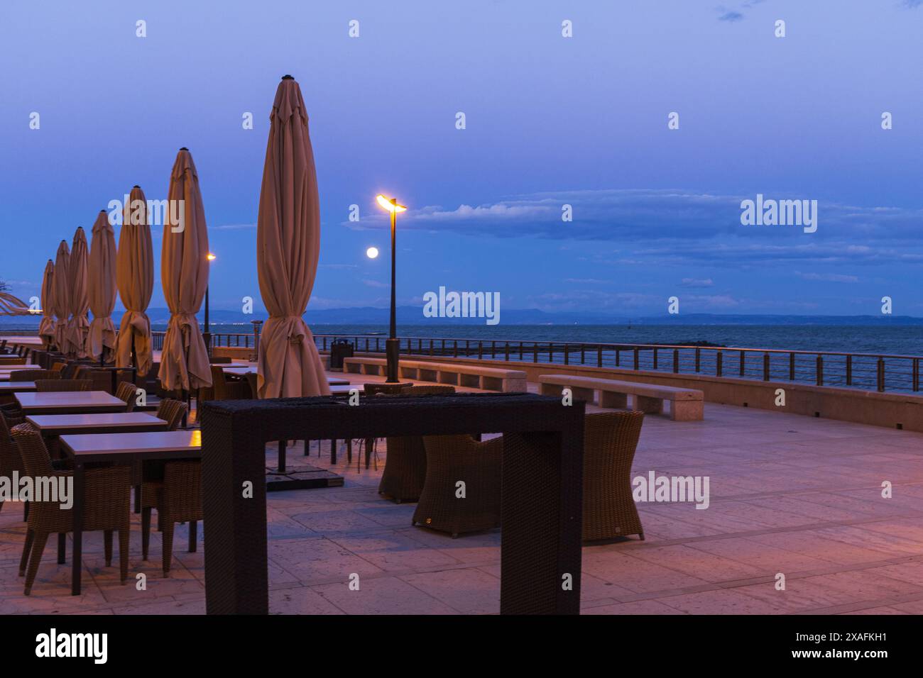 Moonrise night nighttime hi-res stock photography and images - Alamy