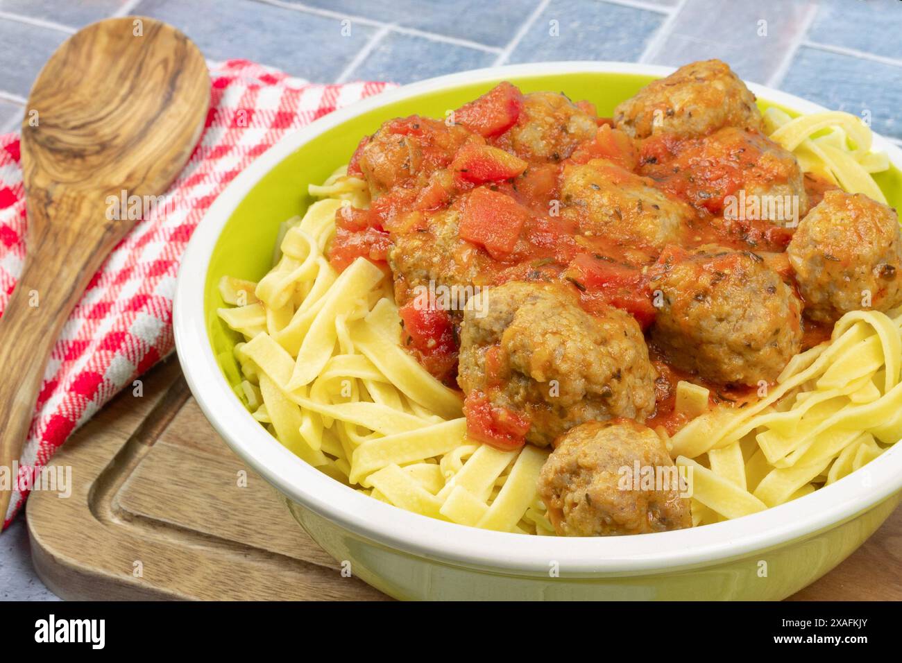 Chicken tagliatelle in tomato hi-res stock photography and images - Alamy