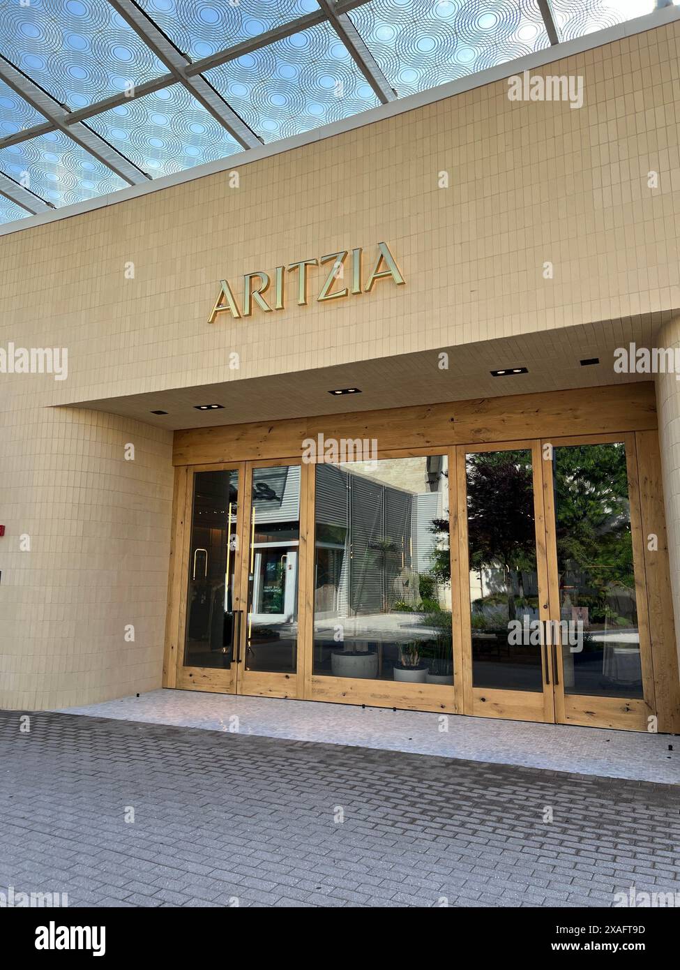 Exterior of Aritzia retail store at Old Orchard Shopping Center in ...