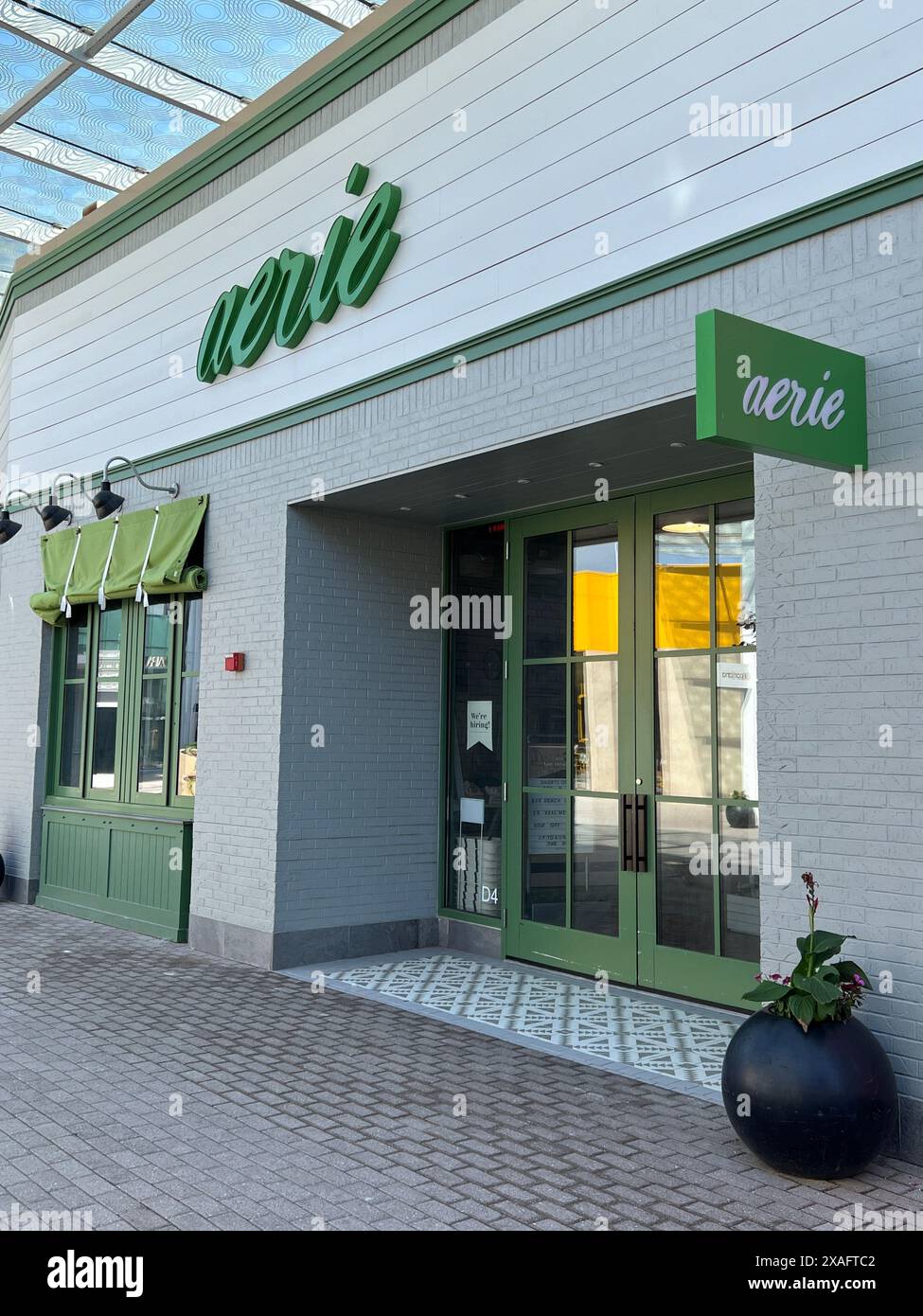 Aerie store hi-res stock photography and images - Alamy