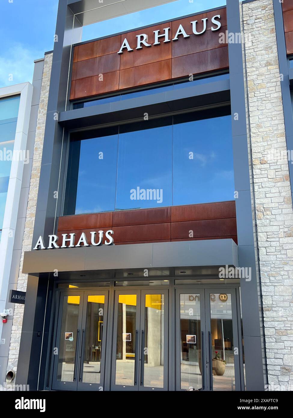 Arhaus furniture hi-res stock photography and images - Alamy