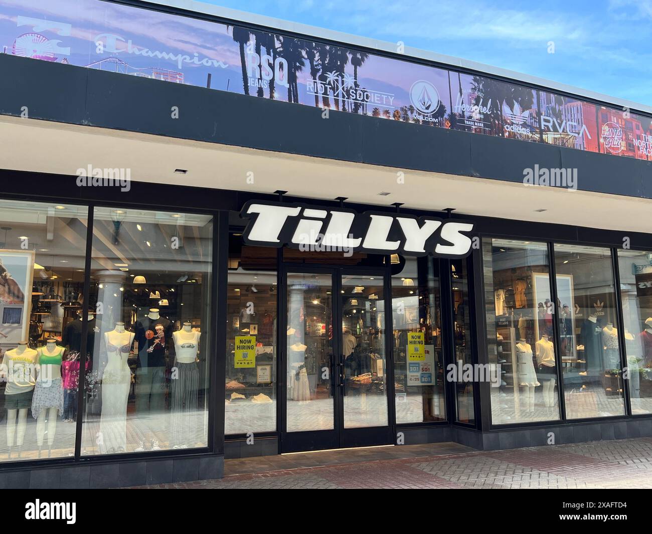 Tillys logo hi-res stock photography and images - Alamy