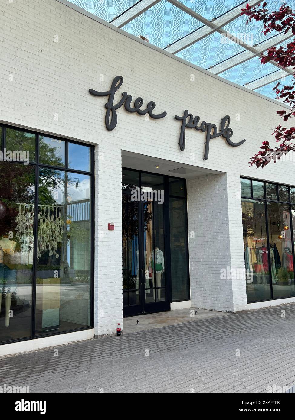 Free people brand hi-res stock photography and images - Alamy