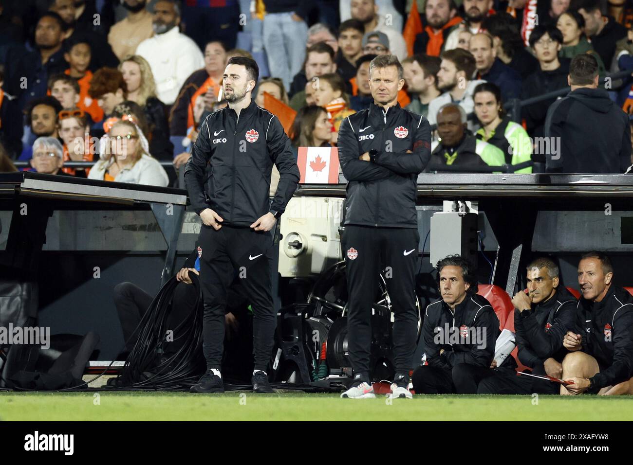 ROTTERDAM - Canada Coach Jesse Marsch (r) during the friendly Interland ...
