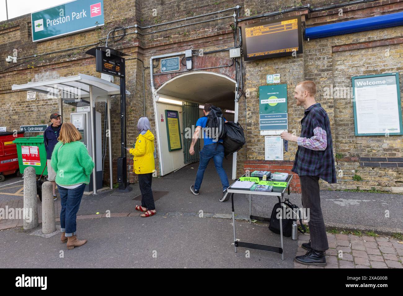 Sian berry green party 2024 hi-res stock photography and images - Alamy