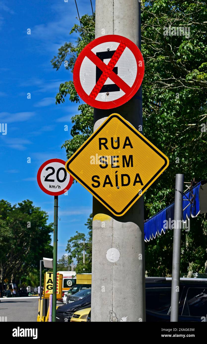 Signposts indicating dead end street, Rio Stock Photo - Alamy