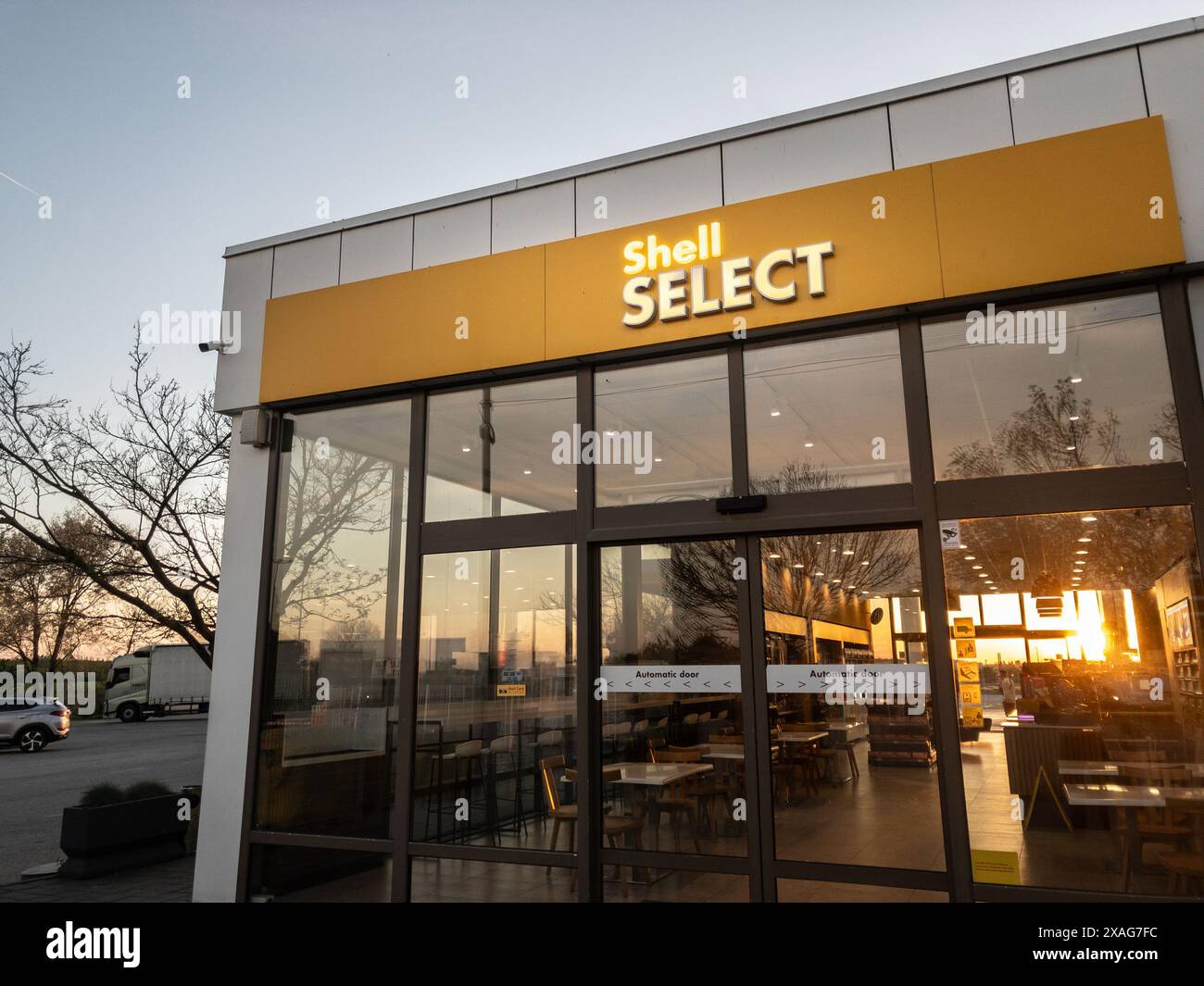 Shell select logo hi-res stock photography and images - Alamy