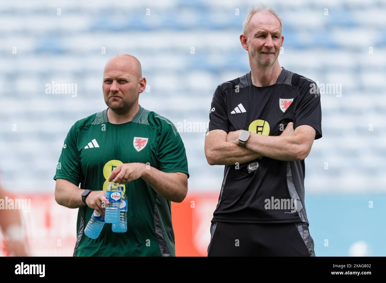 ALGARVE, PORTUGAL - 06 JUNE 2024: Wales’ Sports Science Peter Sharp and Wales’ Coach Alan Knill ...