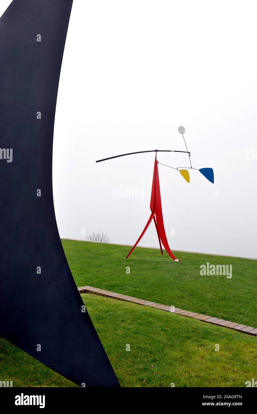 art; sculpturre, Calder, Alexander Calder, mobile,gallery; museum ...