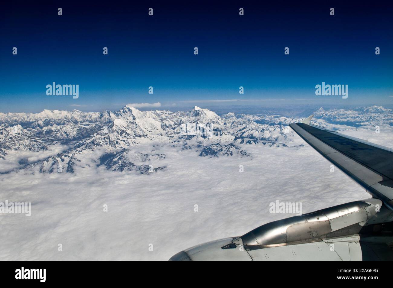 The mount everest range hi-res stock photography and images - Alamy