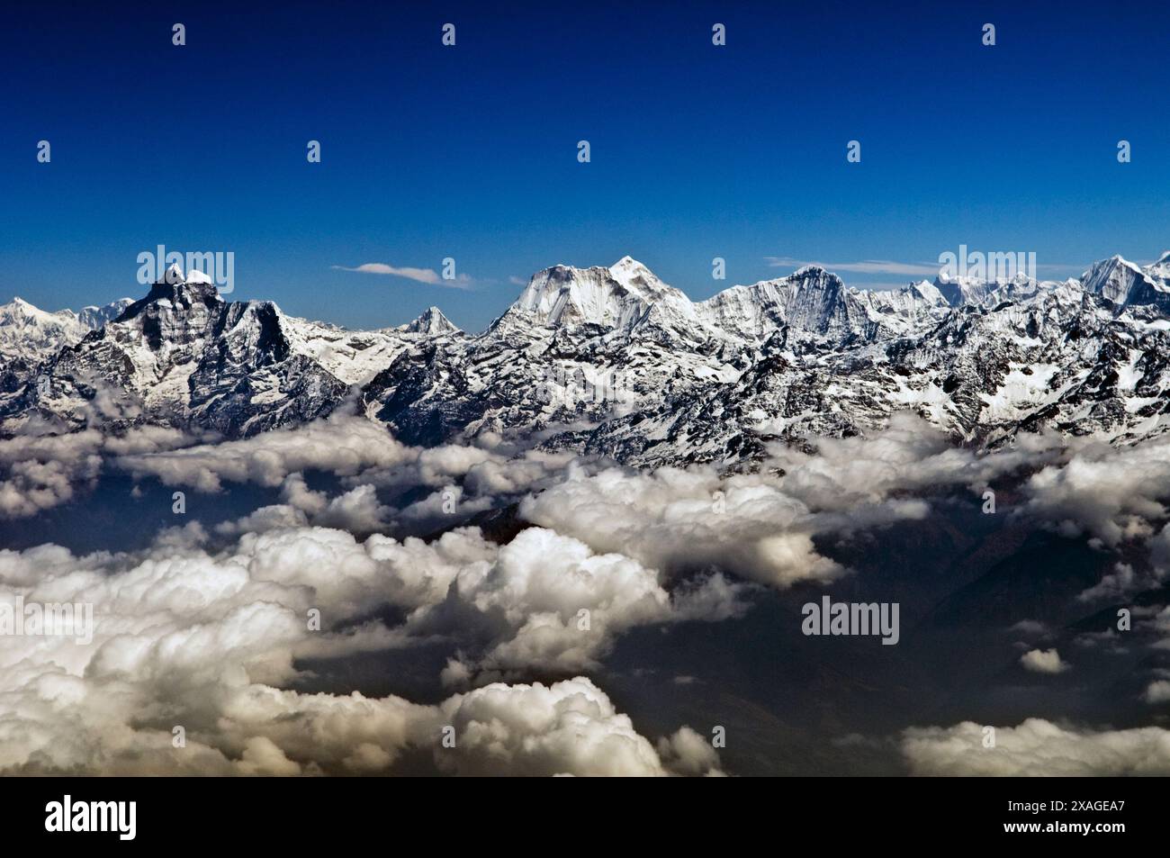 Mount Everest range- the Himalayas Stock Photo - Alamy
