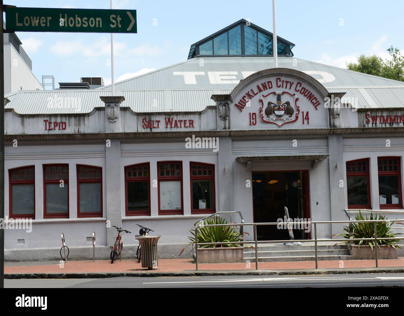 Auckland city council saltwater swimming baths hi-res stock photography ...