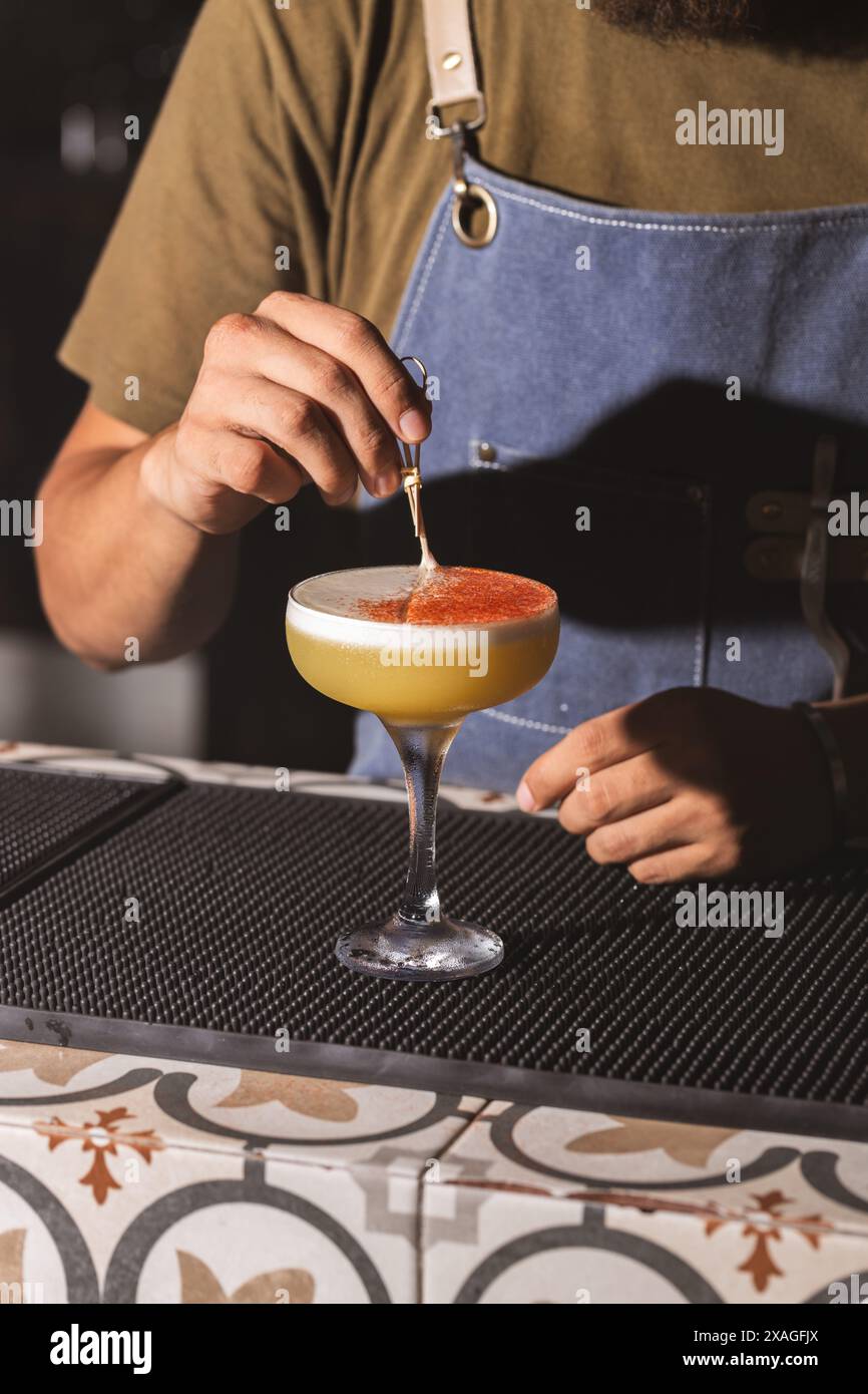Drinks in a bar and barman Stock Photo - Alamy