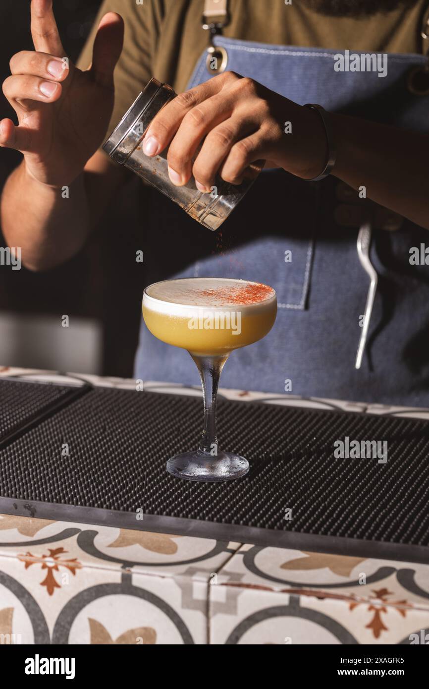 Drinks in a bar and barman Stock Photo - Alamy