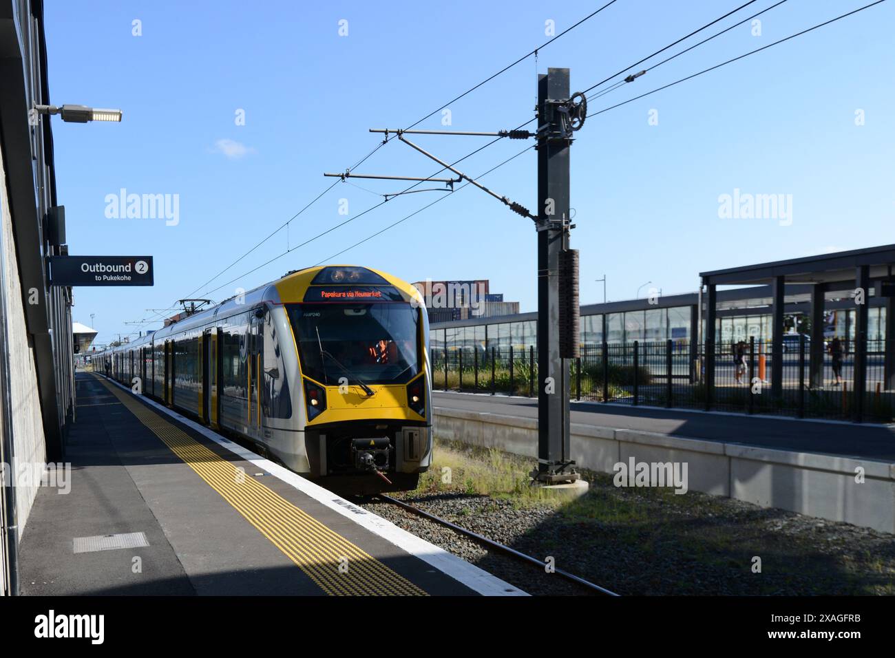 Auckland transport electric train hi-res stock photography and images ...