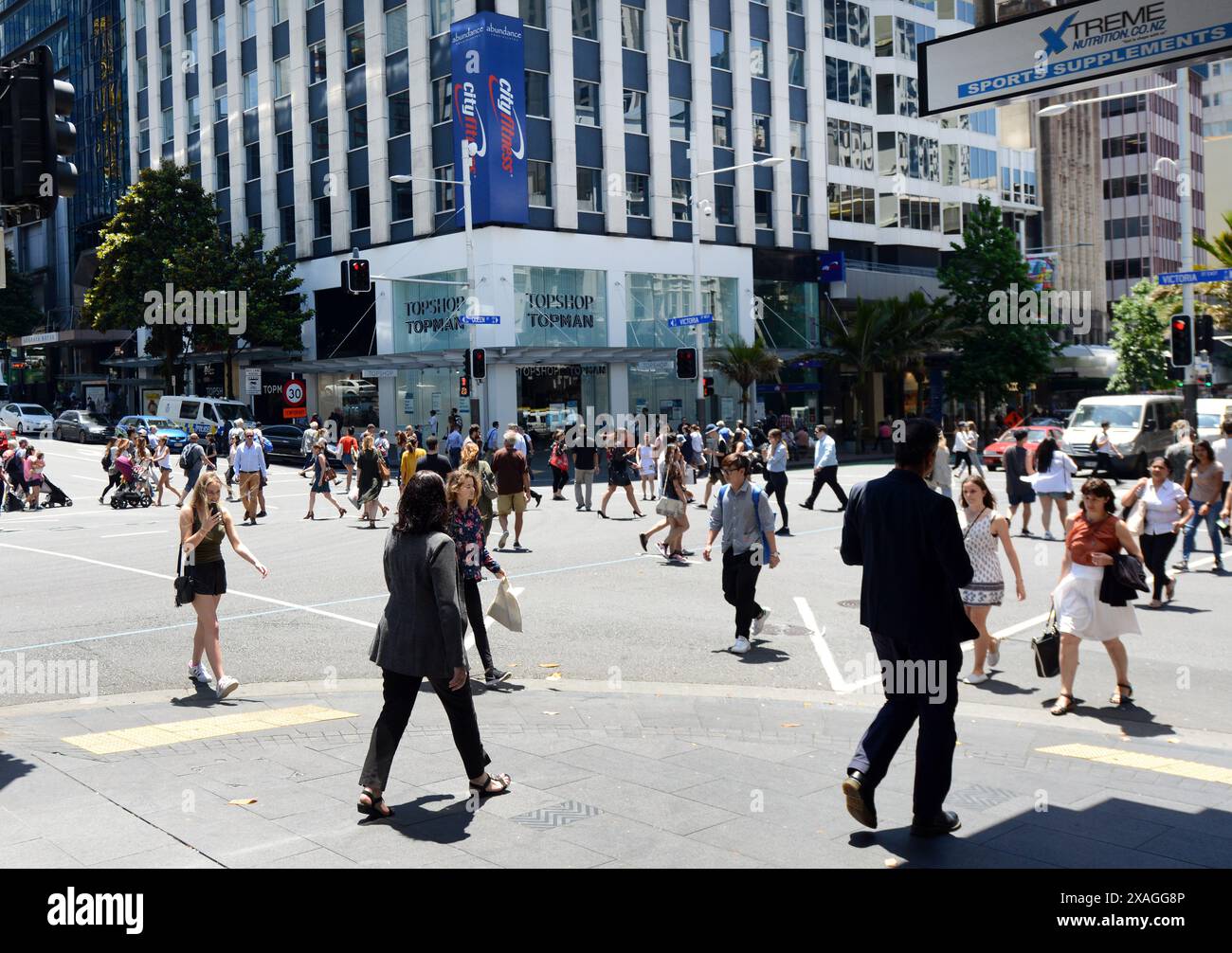 Pedestrians crossing queens street hi-res stock photography and images ...