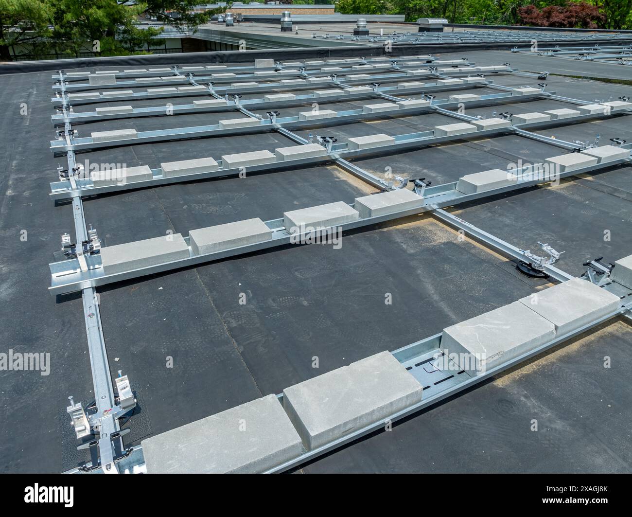 Solar panel commercial building hi-res stock photography and images - Alamy