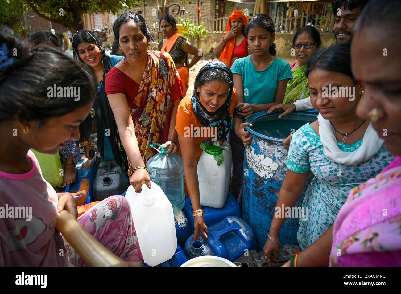 NEW DELHI, INDIA - JUNE 6: People fill water from a Delhi Jal Board ...