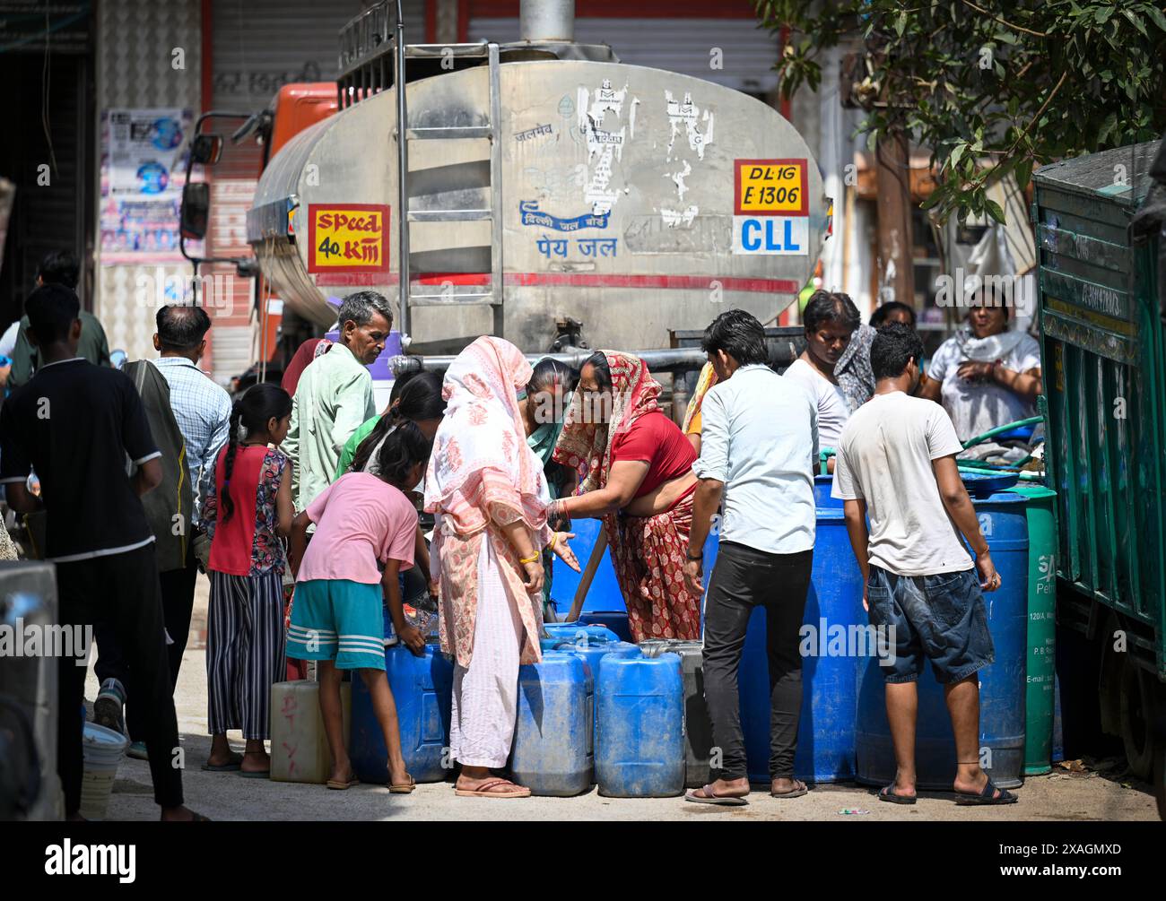 NEW DELHI, INDIA - JUNE 6: People fill water from a Delhi Jal Board ...