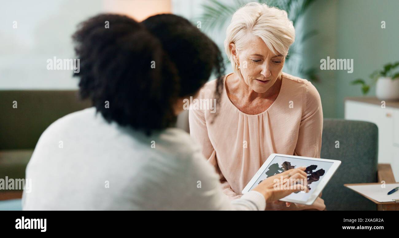 Psychologist, patient and inkblot test in therapy for psychology ...