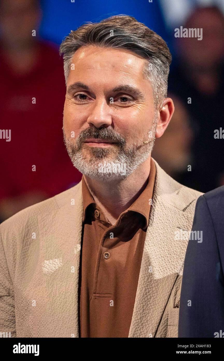 Fabio De Masi in der ARD Liveshow Wahlarena 2024 Europa mit den ...