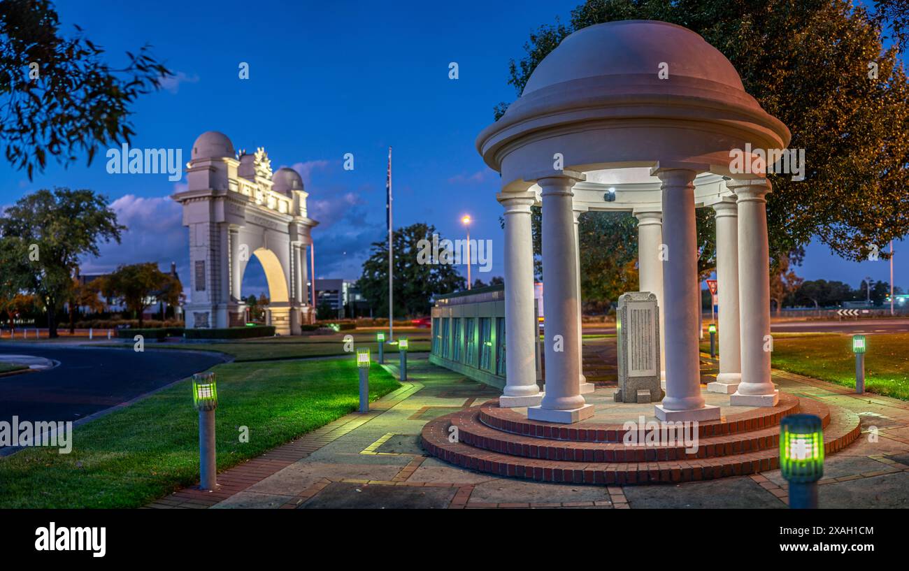Rotunda and Memorial Wall with Arch of Victory in background, Ballarat ...