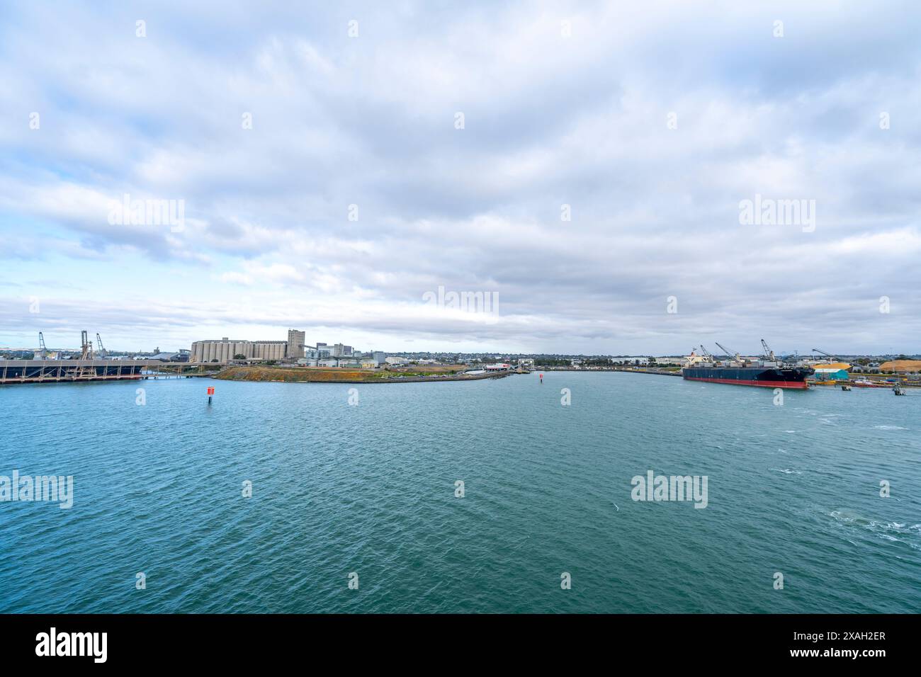 Deep water port facility hi-res stock photography and images - Alamy