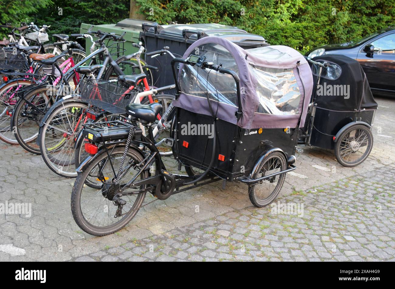 Crgo bicycles hi-res stock photography and images - Alamy