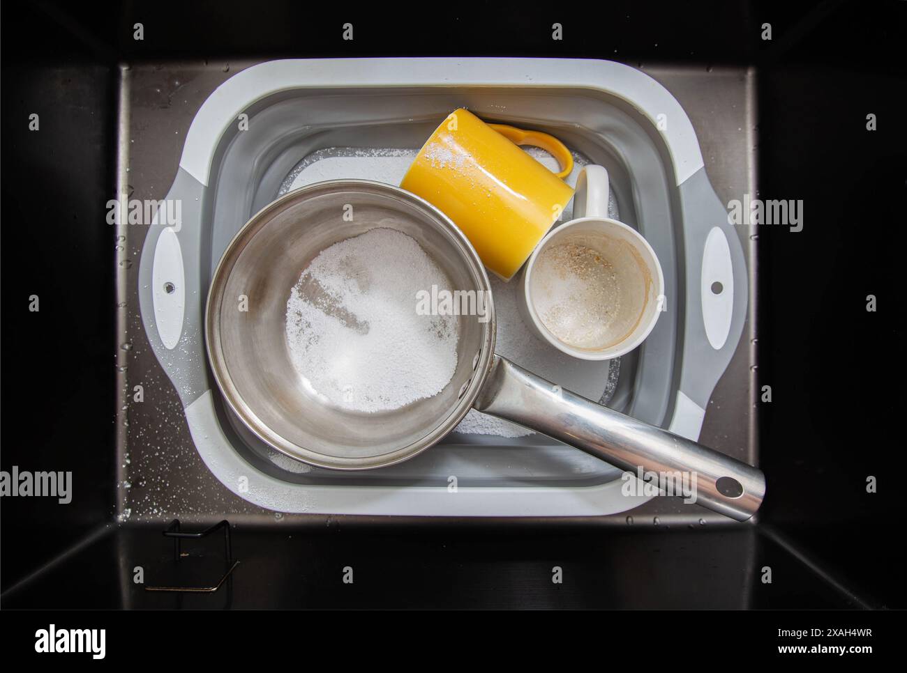 granules of environmentally friendly oxygen bleach in a basin with ...