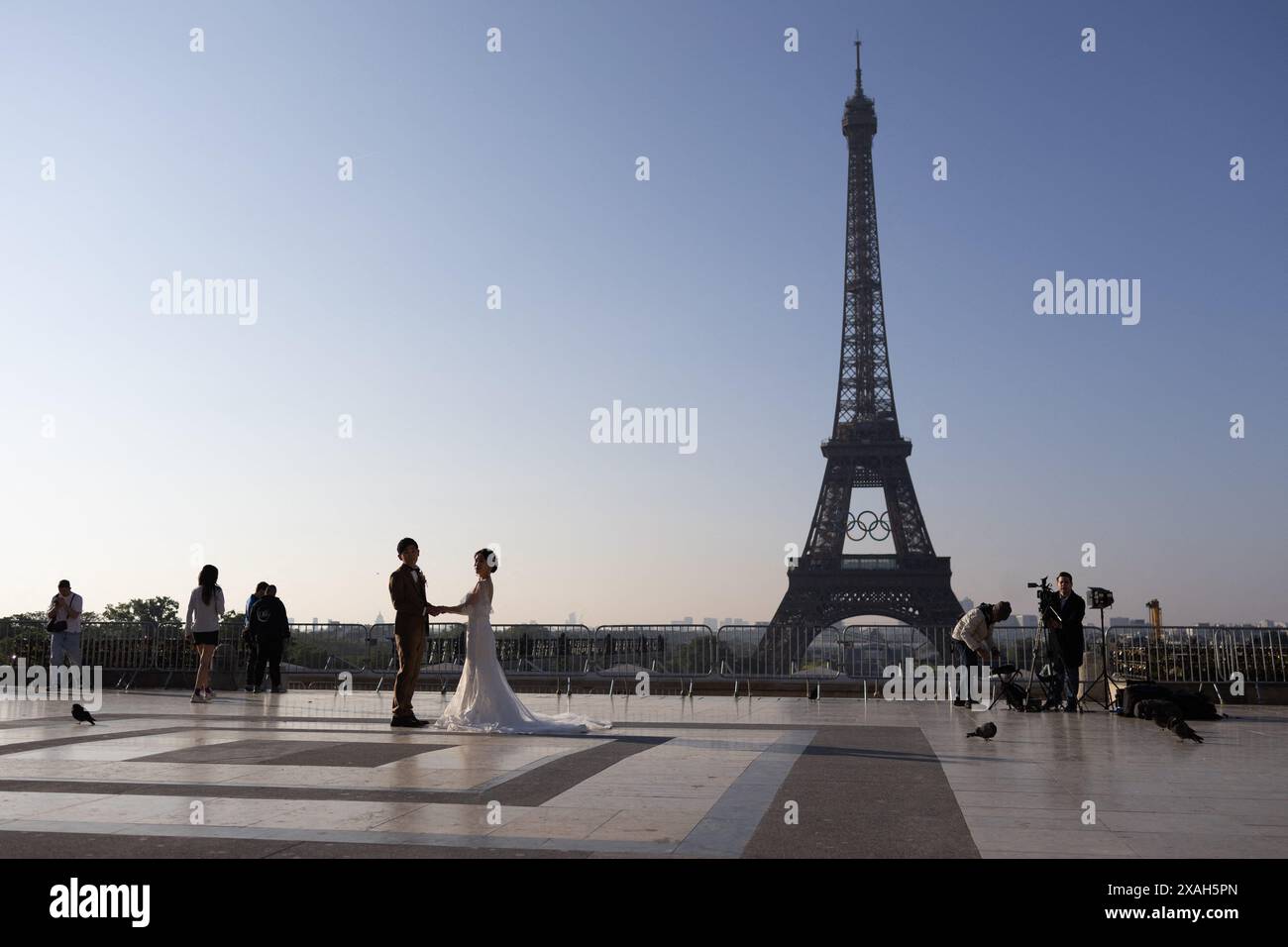Paris, France. 07th June, 2024. Tourists pose in front of the Eiffel ...