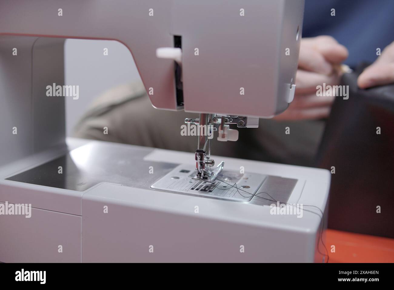 Heavy duty sewing machine hi-res stock photography and images - Alamy