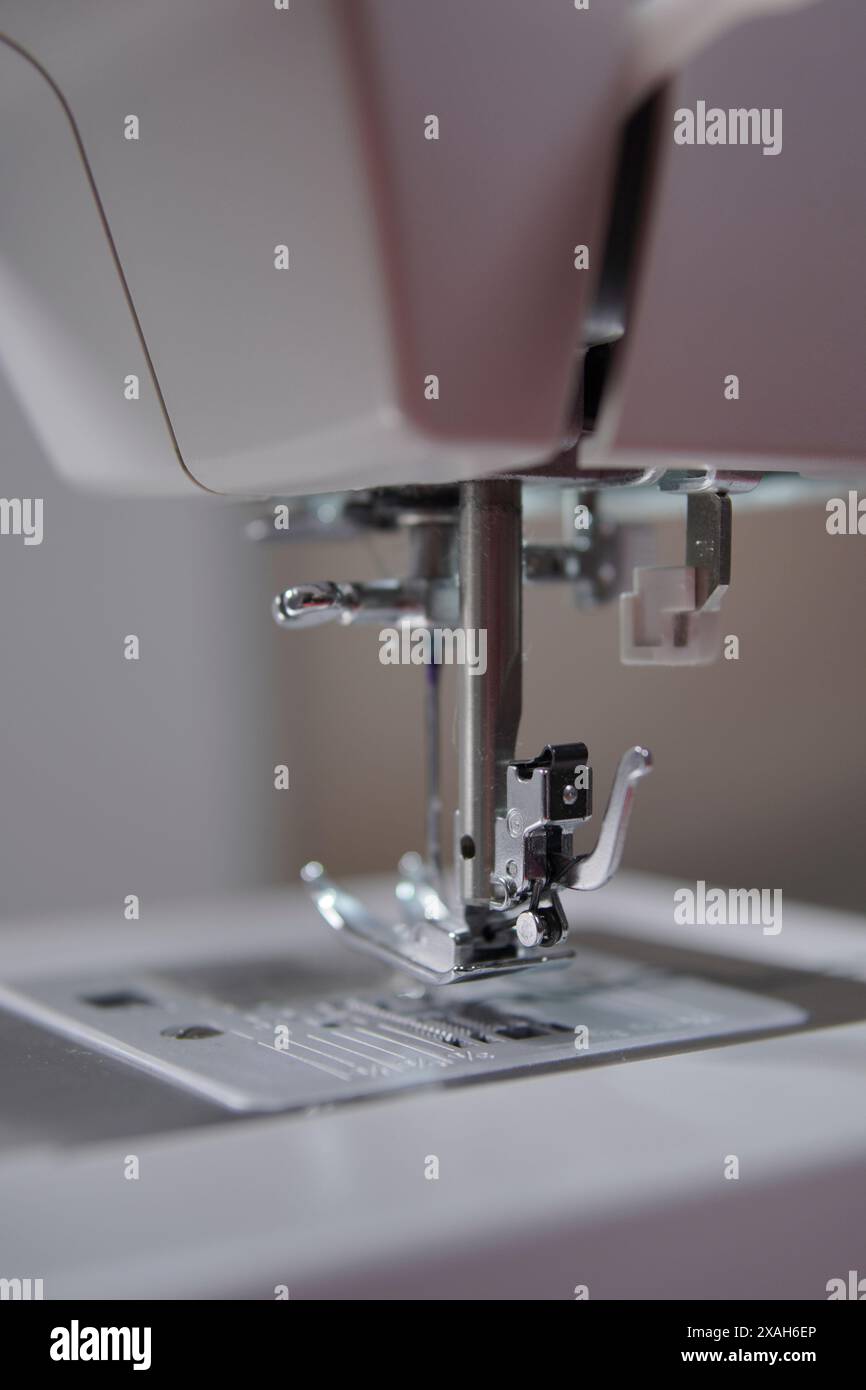 Heavy duty sewing machine hi-res stock photography and images - Alamy