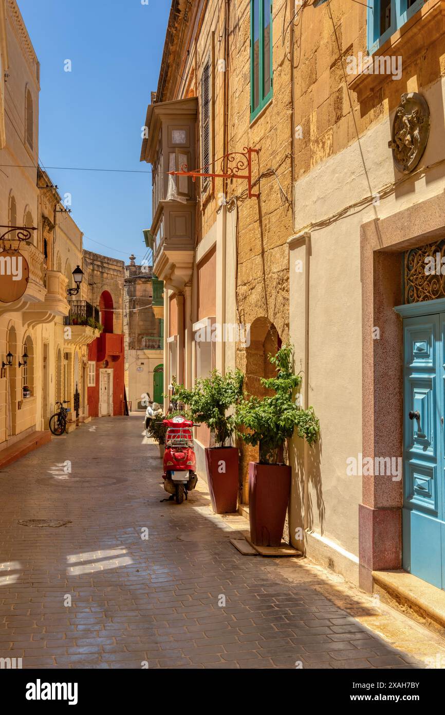 Narrow, winding alleyway in Victoria ancient core reveals historic ...