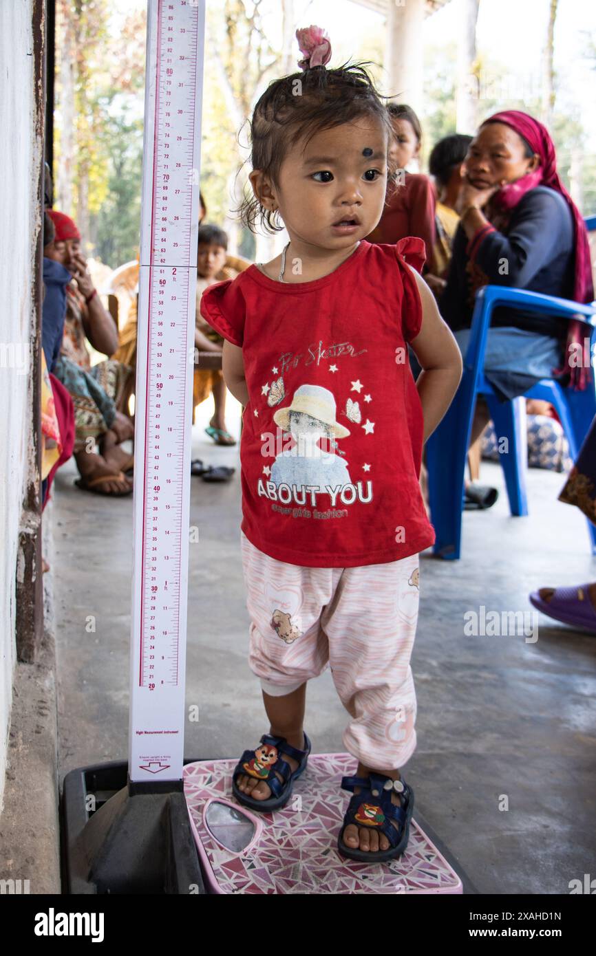 The measuring height and weight of children at Samudayik Swastha Ikai ...