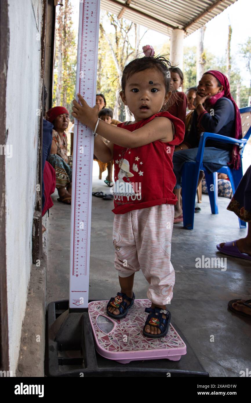 The measuring height and weight of children at Samudayik Swastha Ikai ...