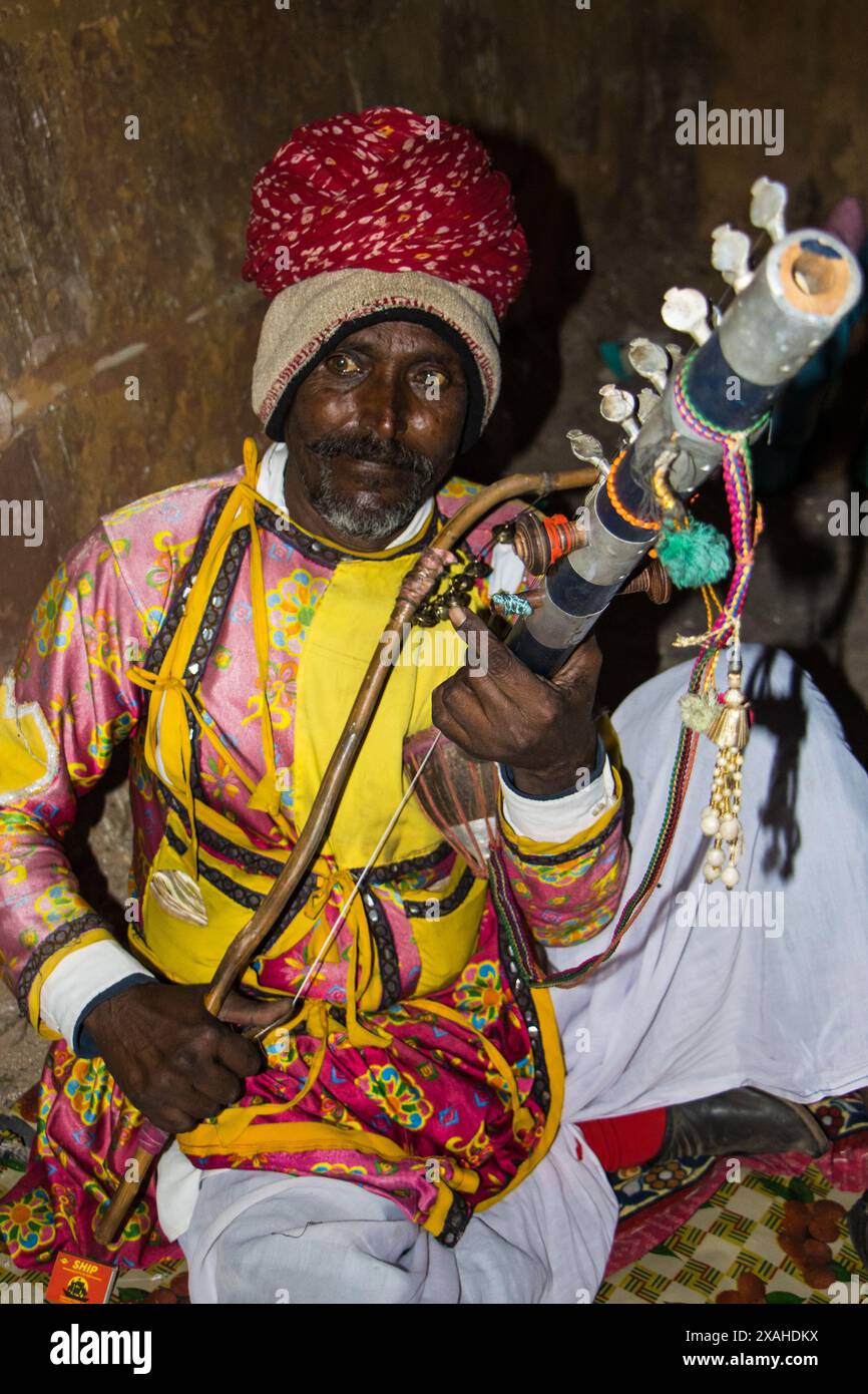 Rajasthani folk singer play Ektara, one string violin at the entrance ...