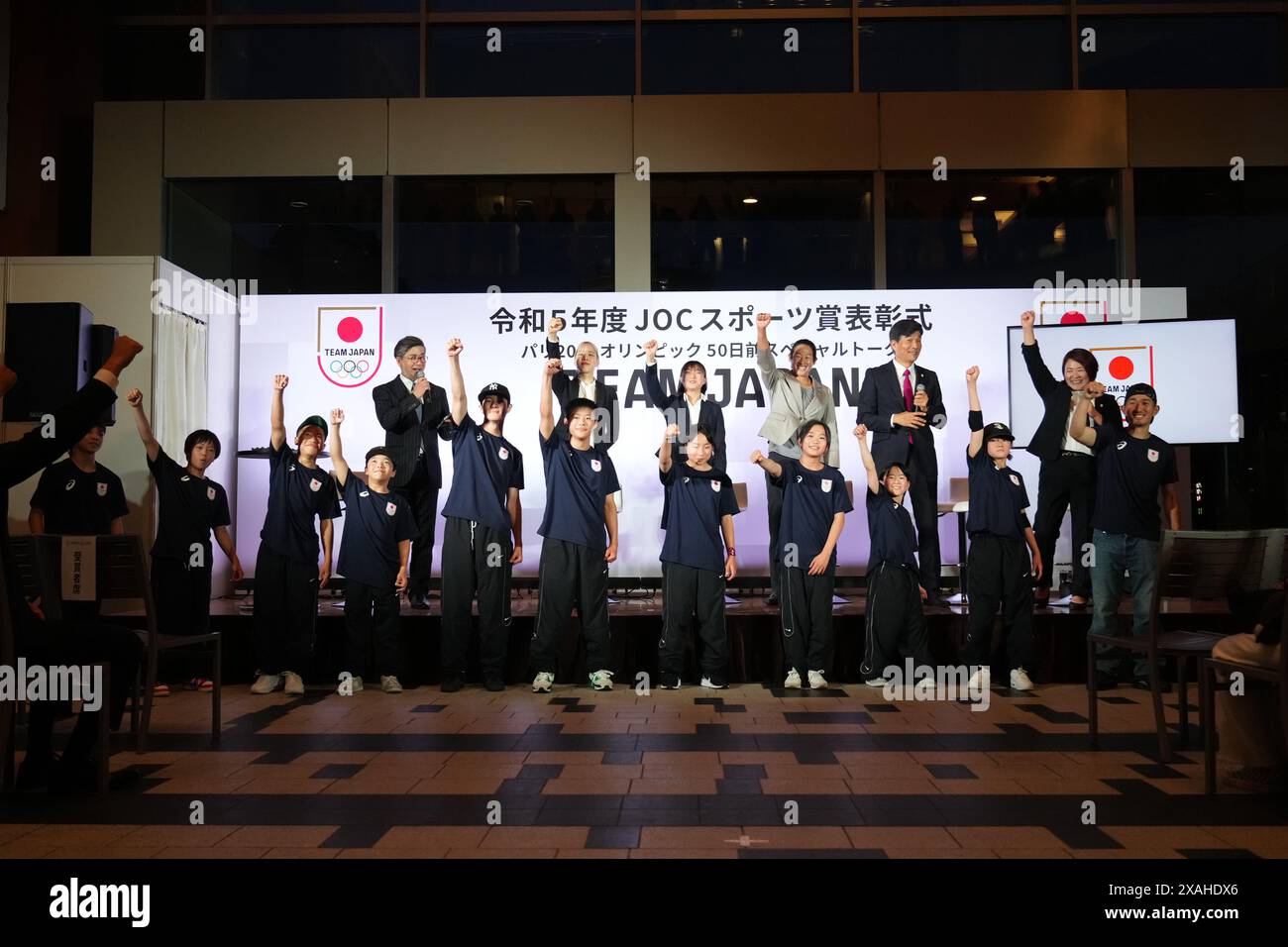 (L-R) Ken Gamada, Misaki Emura, Kaori Sakamoto, Yukiko Ueno, Mitsugi ...